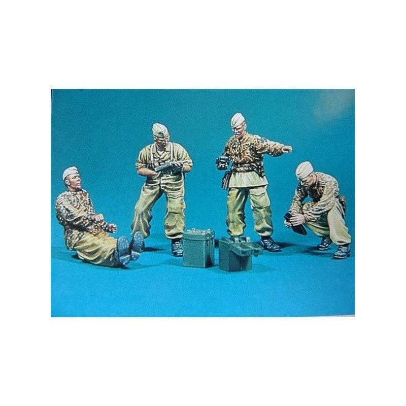 Kirin 1:35 German Luftwaffe (H.G. Div.) 2cm Flak Crew Resin Figures ...